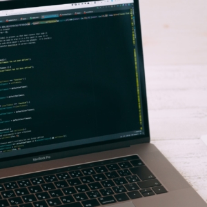 Vuetifyのv-cardコンポーネントの中でテキストやイメージをセンター寄せにする方法 | IT資格マニアのエンジニア技術ブログ×英語